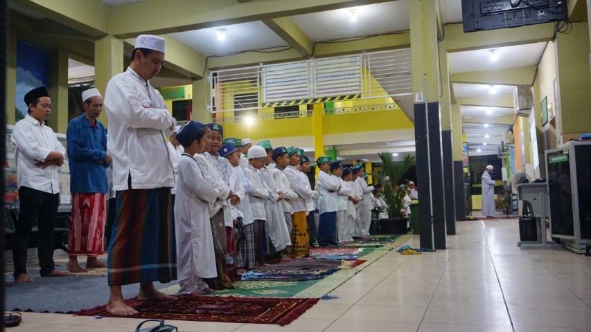 MENJEMPUT SUBUH – YIMI Gresik